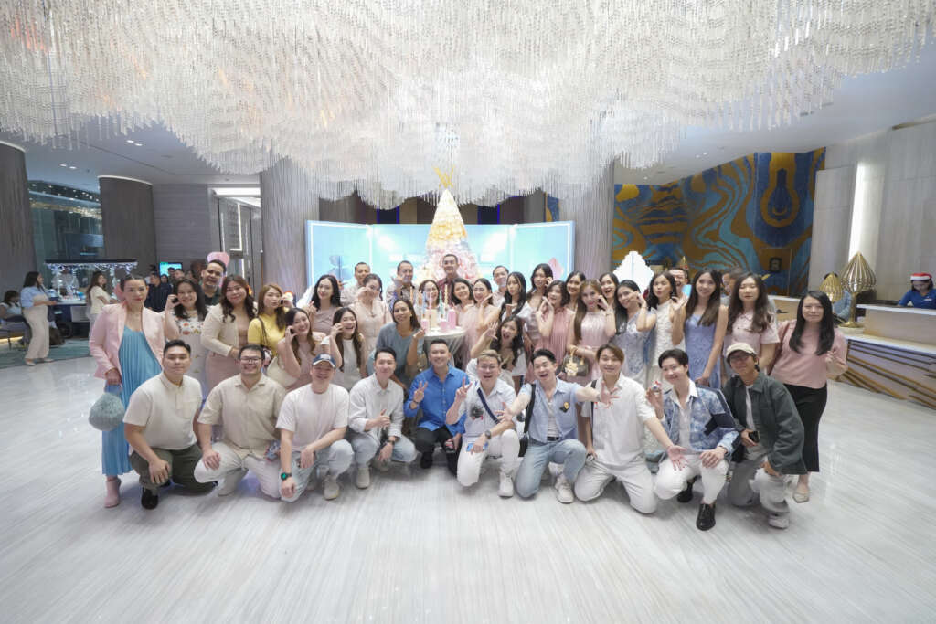 The Gallery of Joy: Vasa Hotel Surabaya Hadirkan Perayaan Natal Penuh Warna dan Kehangatan – MFM ...